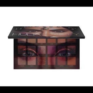 HUDA BEAUTY | Makeup | Huda Beauty Desert Dusk Palette | Poshmark